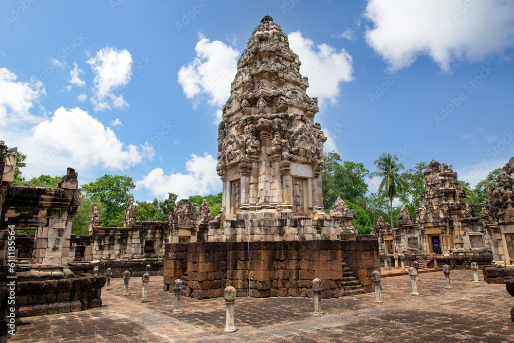 Foto de Ancient Khmer Temple Ruins of Prasat Sdok Kok Thom (Sdok Kok ...