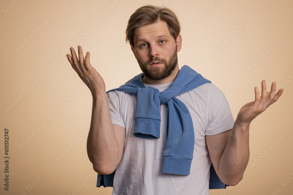 No idea, I dont know answer. Puzzled clueless uncertain caucasian man ...