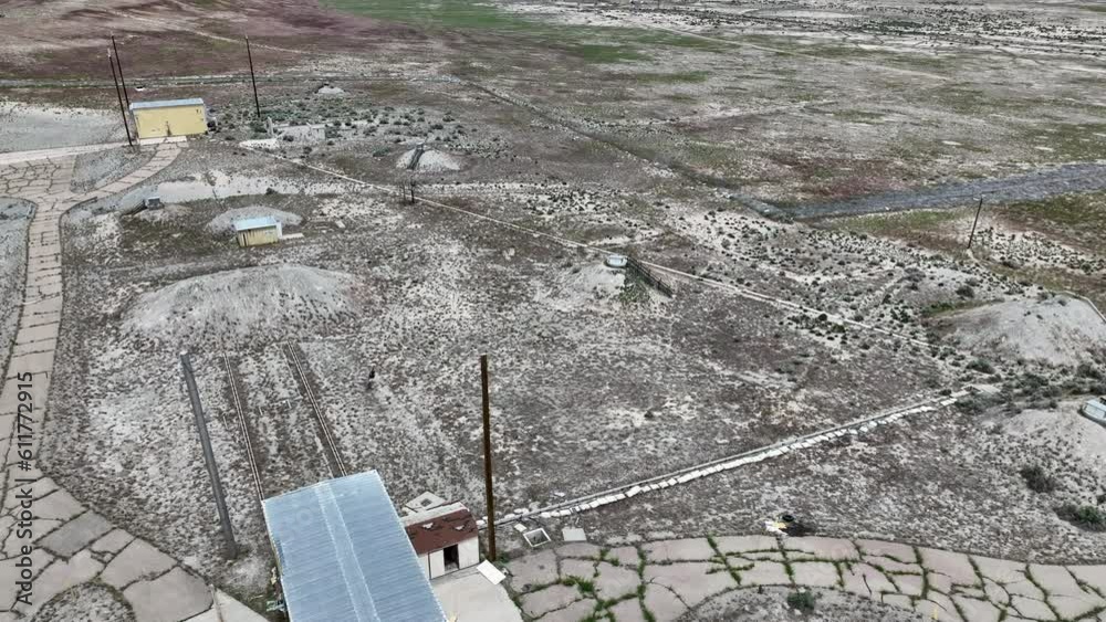 Vidéo Stock Aerial abandoned secret missile test site Utah desert slide ...