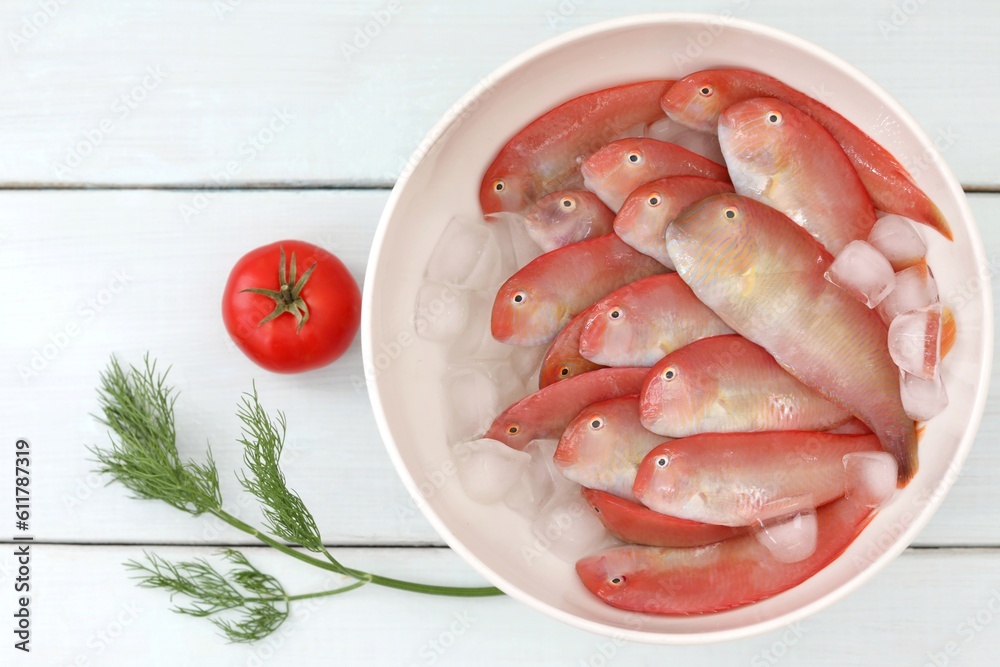 Red tropical fish, sea fresh delicacy, pearl razor fish, ice, healthy ...