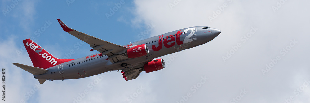 Foto de Tenerife, Spain May 30st, 2023. Boeing 737-8MG of Jet2 Airlines ...