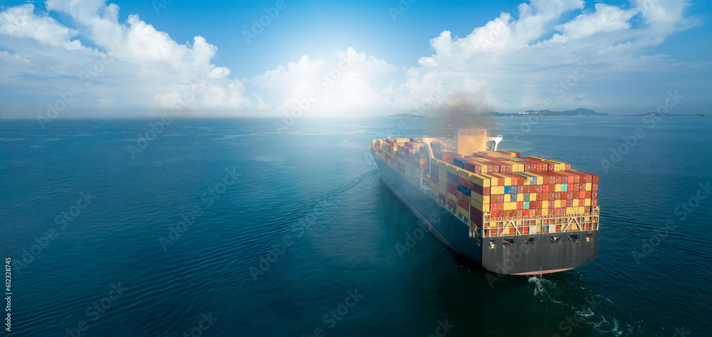 Foto de Stern of large cargo ship with Smoke exhaust gas emissions from ...