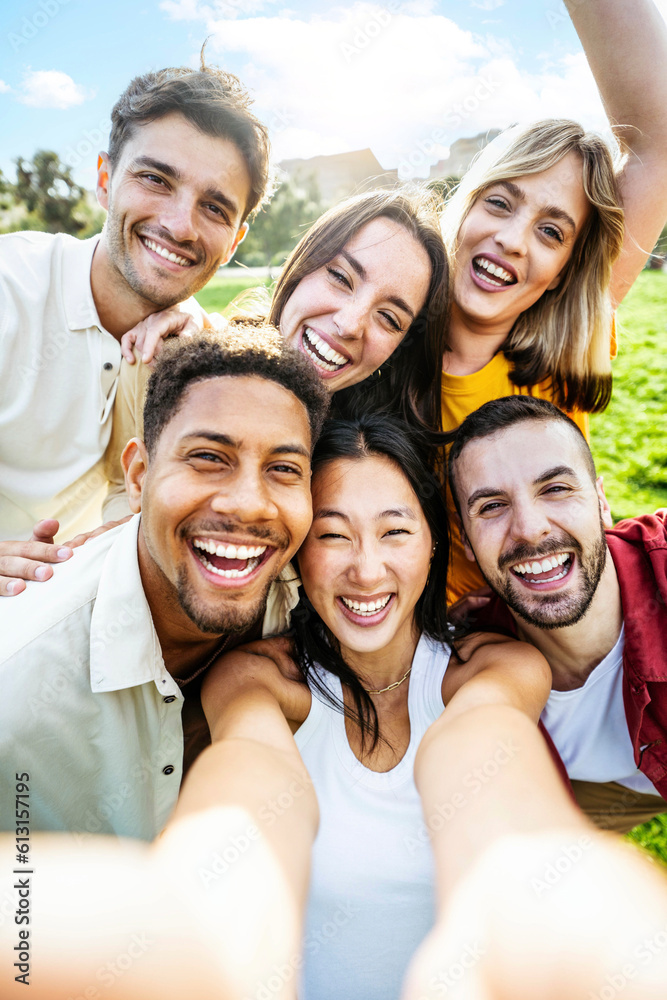Foto de Multiracial young people taking selfie pic with smart mobile ...