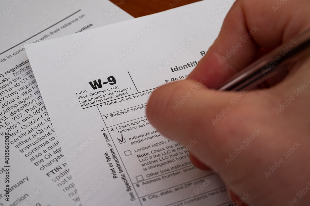 Foto de Tax Form W-9 Request for Taxpayer Identification Number and Certification, business ...