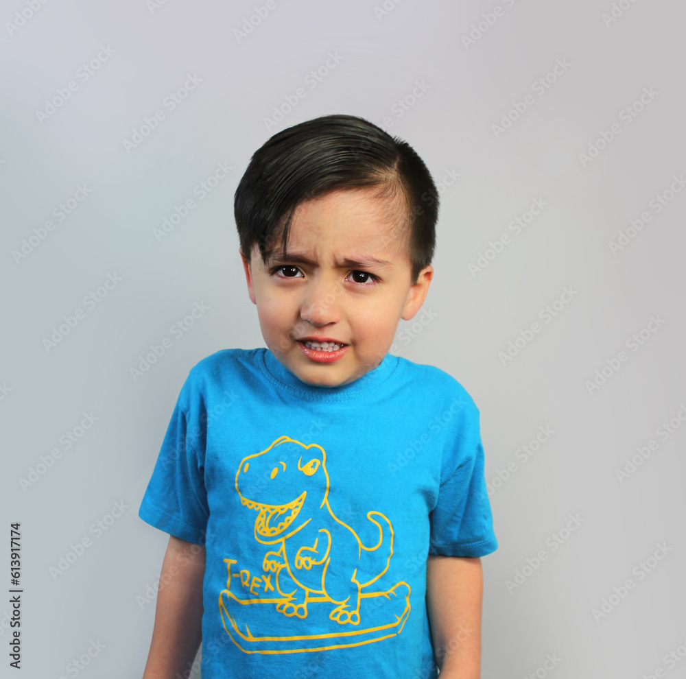 Angry children, about to cry, shoulders raised, feelings, emotion ...