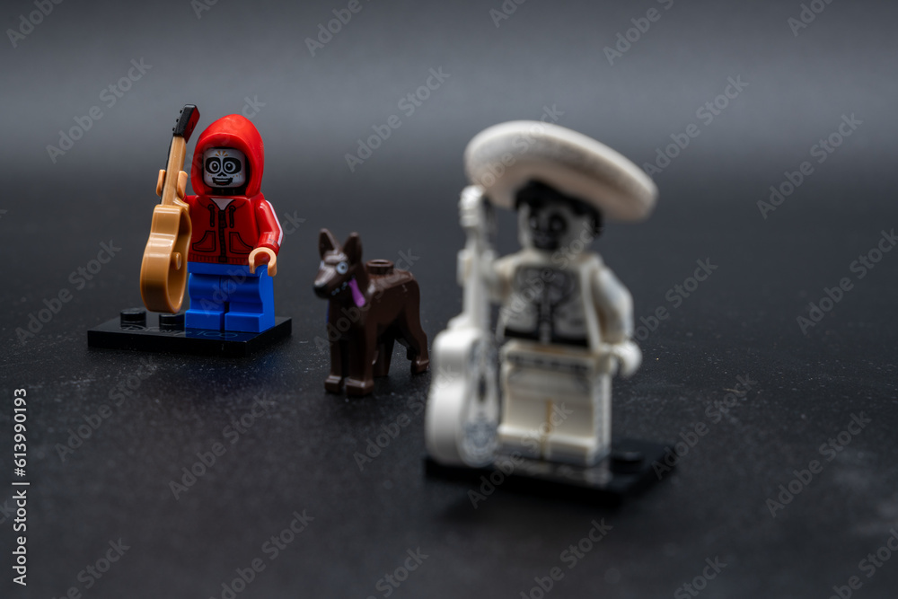 100 años de Disney lego, personajes coco Miguel y Ernesto de la cruz ...