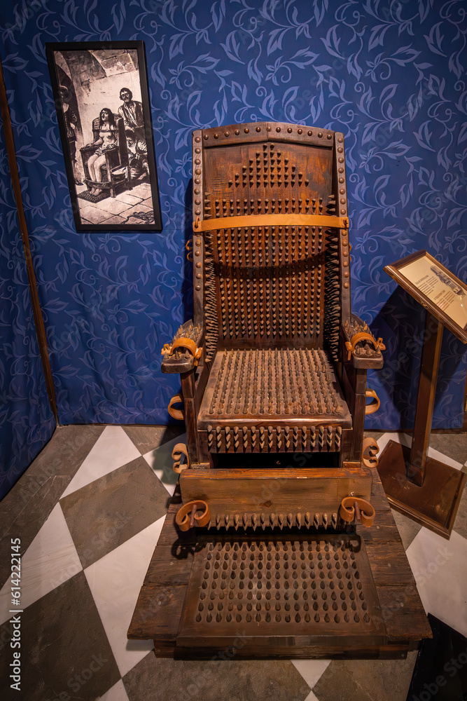 Foto de Interrogation Chair (or Iron Chair) - Instrument of Torture at ...