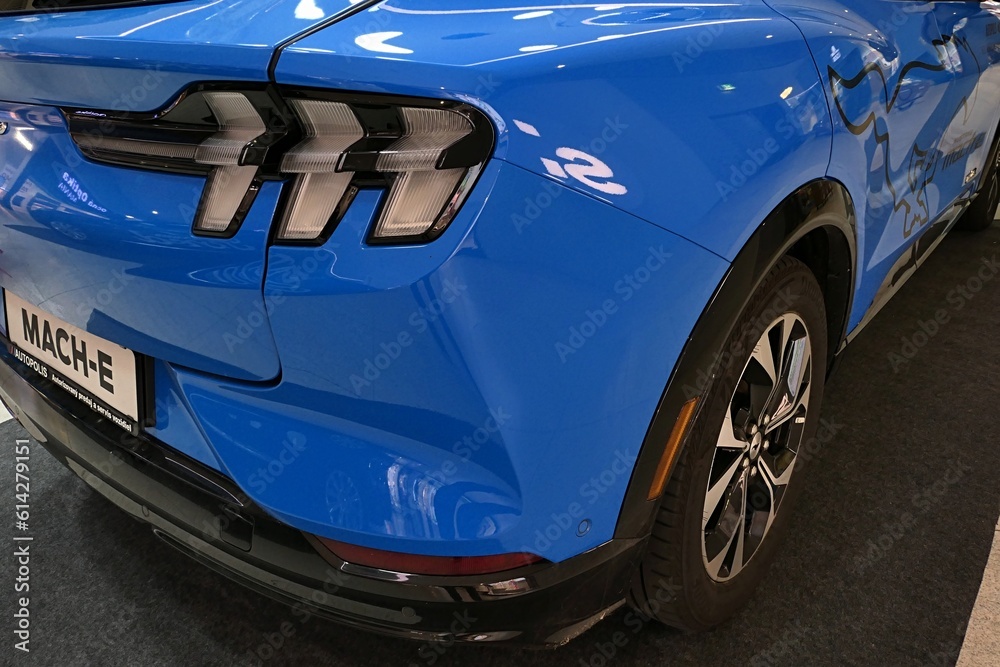 Elegant three-segment LED tail lights on modern american battery ...