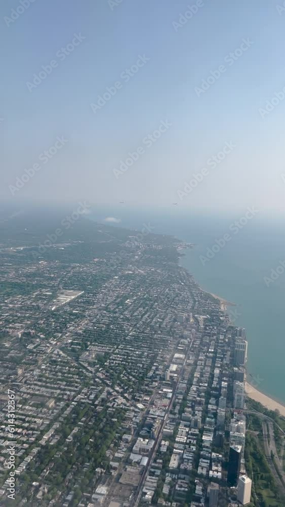 Vidéo Stock An airplane has just taken off from O'Hare International ...
