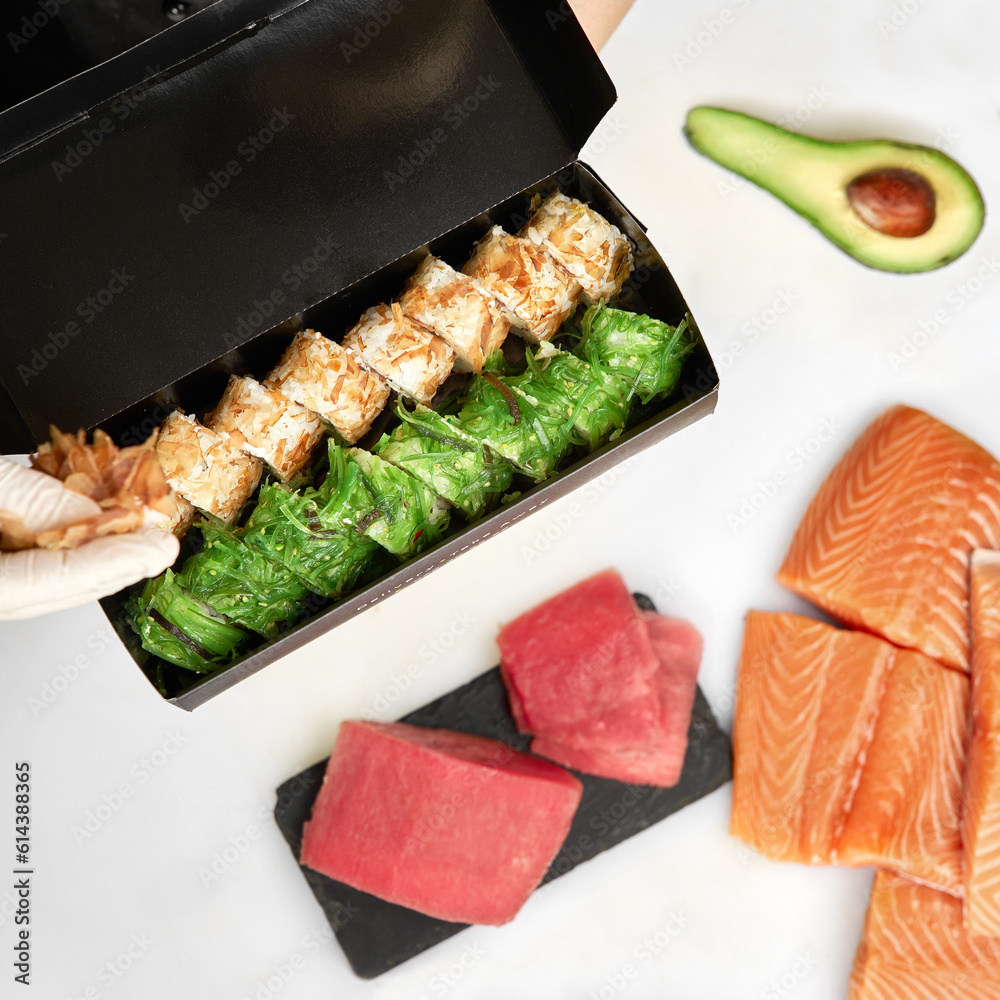 Foto de Sushi to go concept. Top view of takeaway box with sushi rolls ...