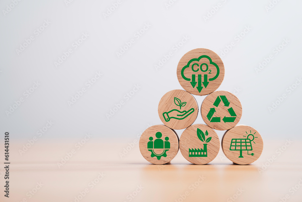 Zdjęcie Stock: CO2 reducing icon print screen on wooden for decrease CO2 , carbon footprint and ...