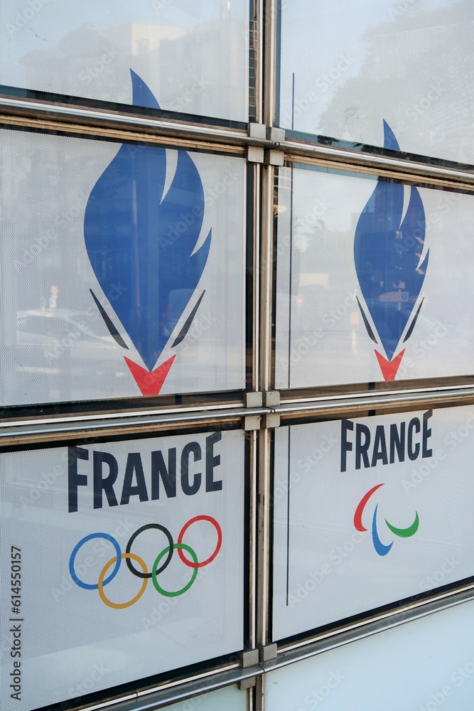 JO de Paris 2024, logo représentant la flamme olympique et une crête de ...