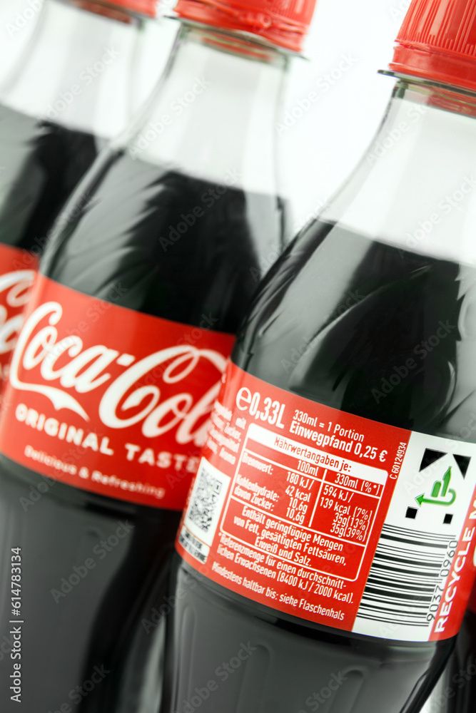 3 Flaschen Coca-Cola Original Taste und Inhaltsangaben mit Recycling ...