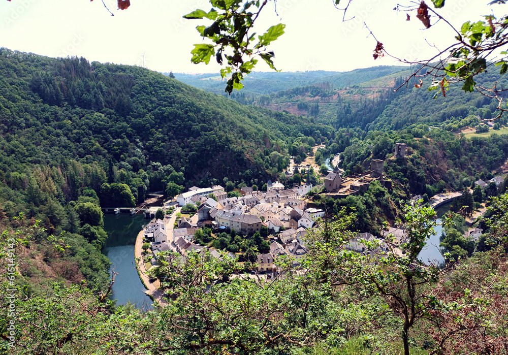 Esch an der Sauer (Esch-sur-Sure) im Kanton Wiltz in Luxemburg, ein bei ...