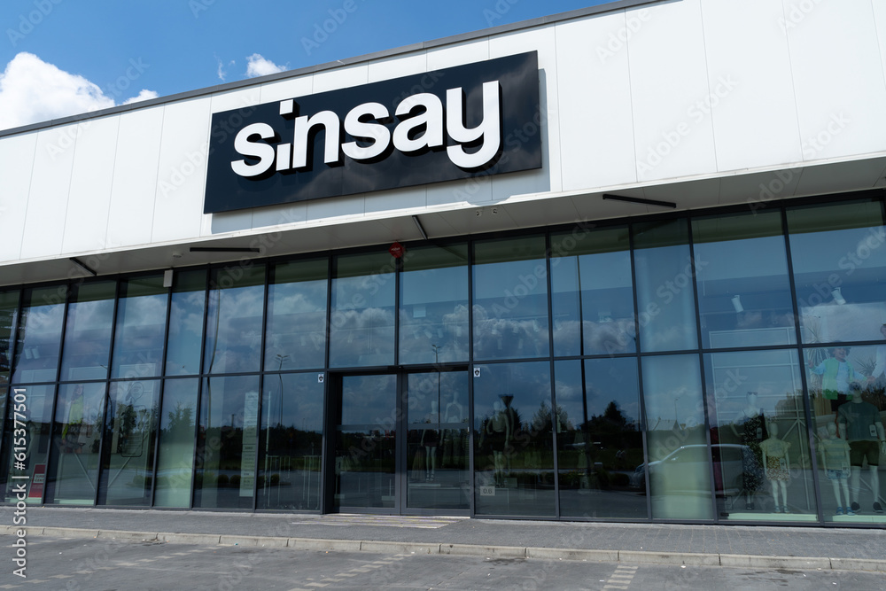 Foto de Sinsay store with logo sign. Polish chain of clothing stores ...