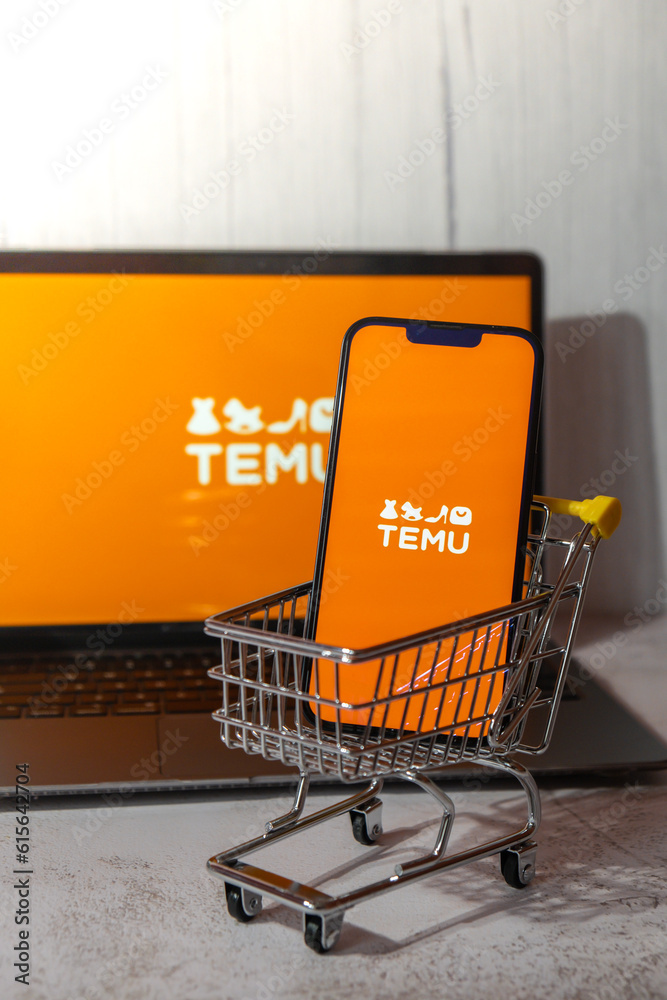 Foto de Gdansk, Poland - March 2023 Temu app icon in screen of MacBook ...