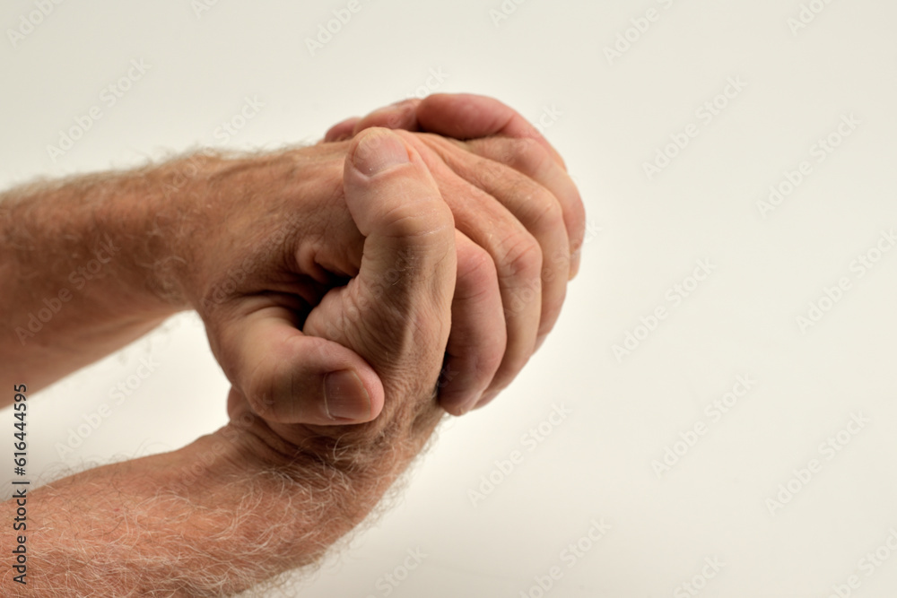 Foto de manos entrelazadas como símbolo de paz y amistad do Stock ...