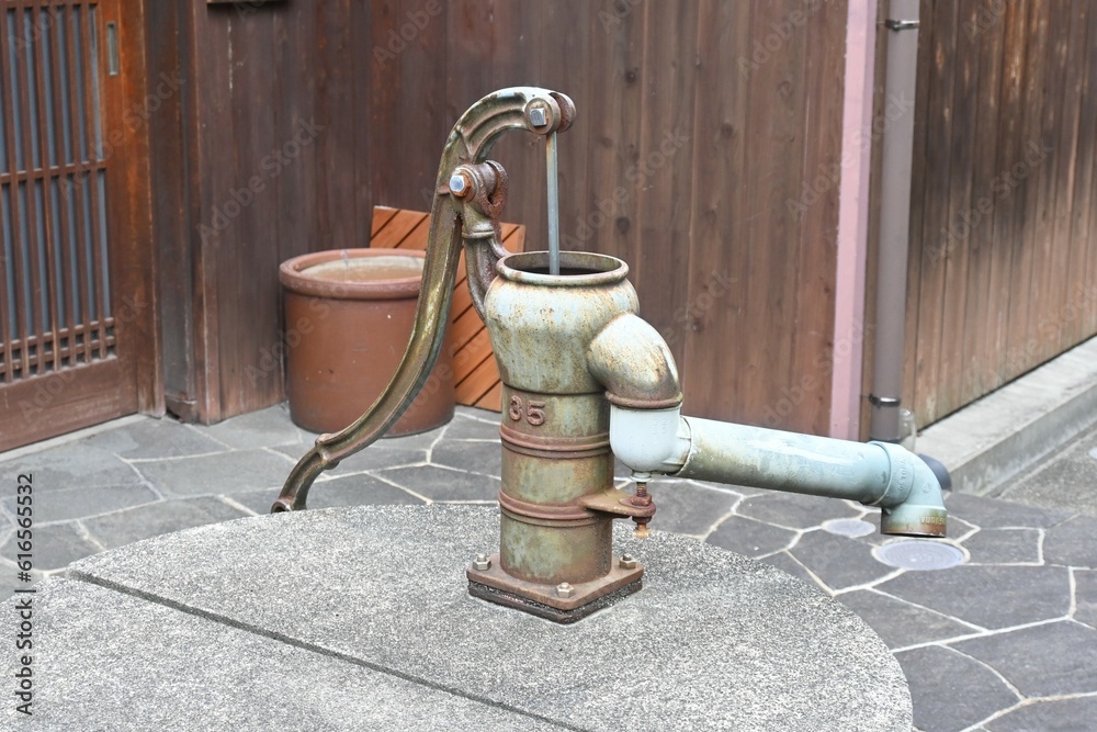 Historical scenery of Japan travel. A long time ago, when tap water was ...