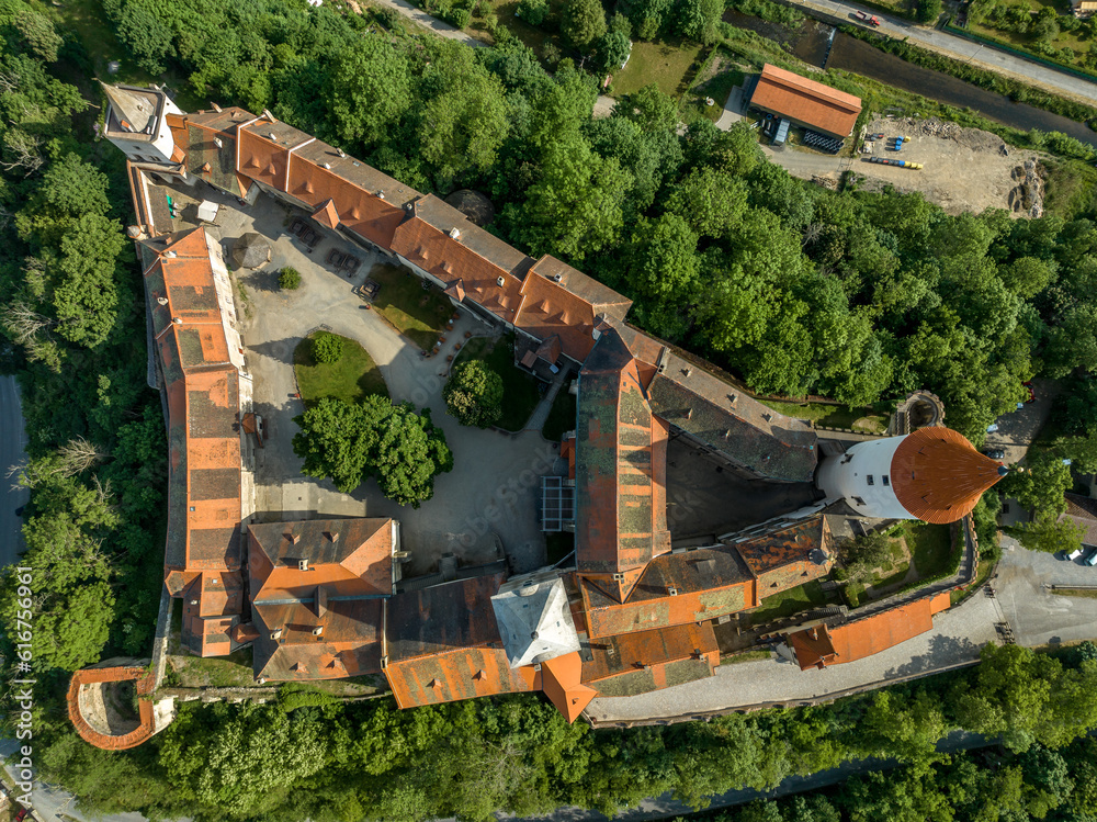 Foto de Aerial ground plan view of triangular shape restored Gothic ...