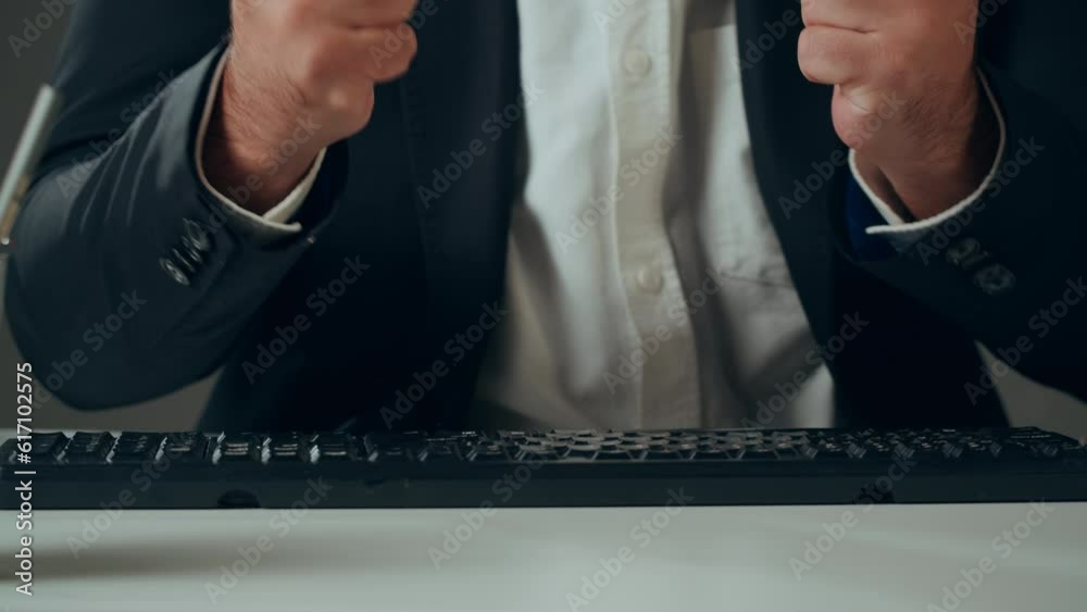 Aggressive man at work, Computer failure, error, stress at work concept ...