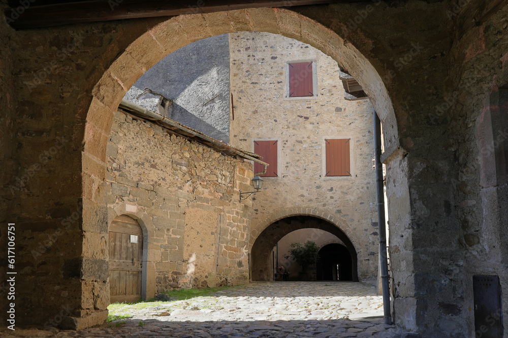 ANTICO BORGO MEDIEVALE DI CORNELLO DEI TASSO, ITALIA, OLD MEDIEVAL ...