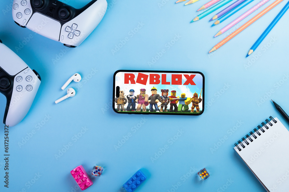 Foto Stock Roblox game app on the smartphone iPhone 14 Pro screen on ...