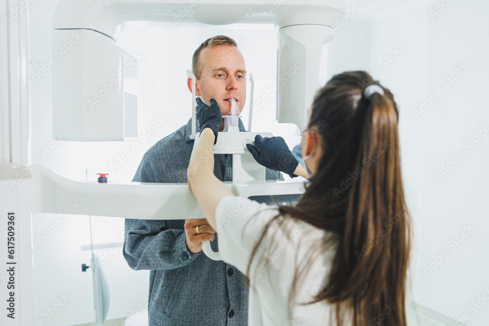 A young man underwent a CT scan of the jaw, a circular image of the jaw ...