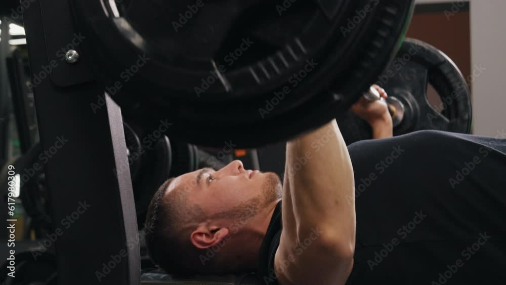 Presses Concentrates, Barbell Machines, Bodybuilder Bench. Using weight ...