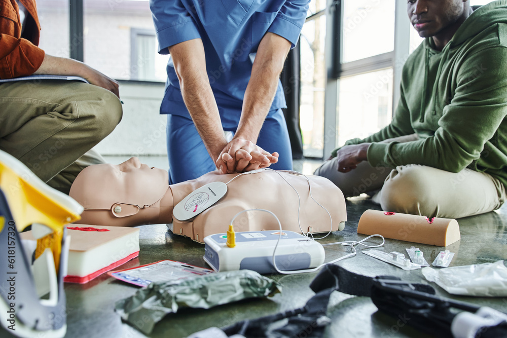 Foto Stock partial view of paramedic doing chest compressions on CPR ...