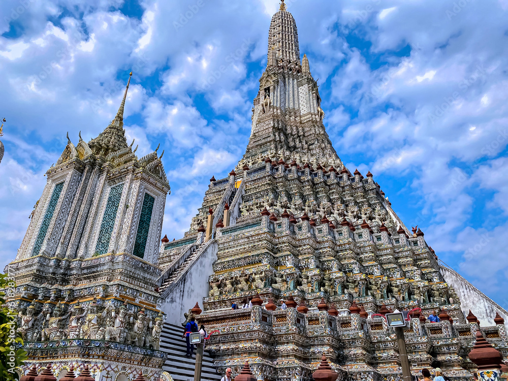 The visiting card of the capital of Thailand is the Buddhist temple Wat ...