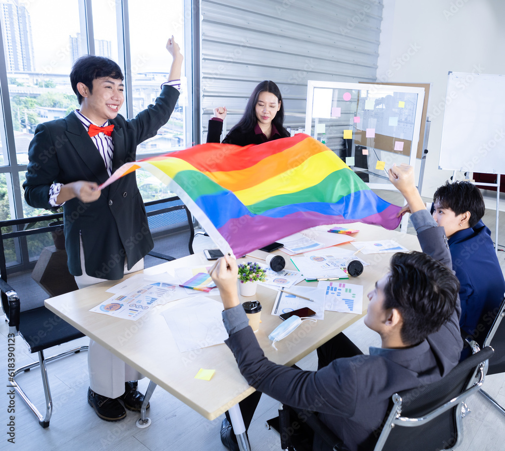 Fotka „Successful company with happy workers Group of asian business ...