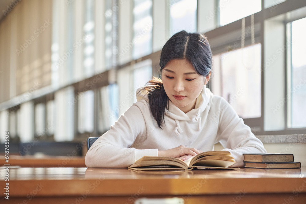 Asian Korean University Library Young female college student model ...