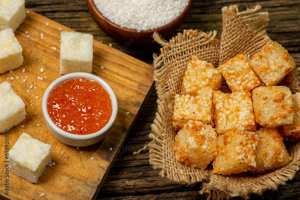 Foto de Raw and fried tapioca cubes (Dadinhos de Tapioca) on top of ...