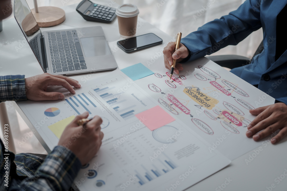 Start up team meeting planning, business people applaud for job success ...