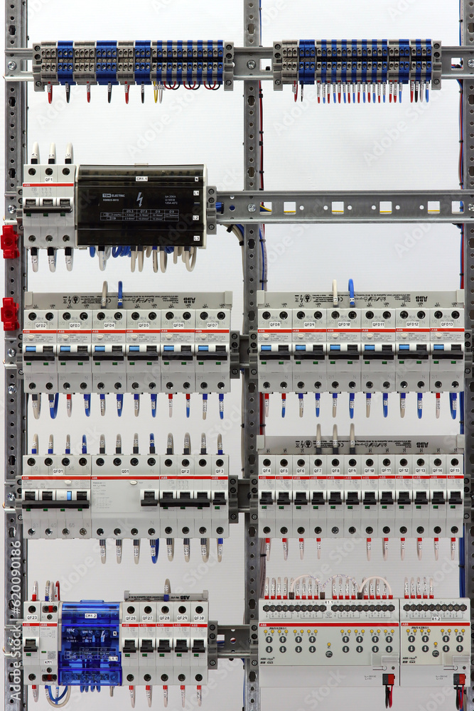 Foto de ABB electric circuit breakers against overload and short ...