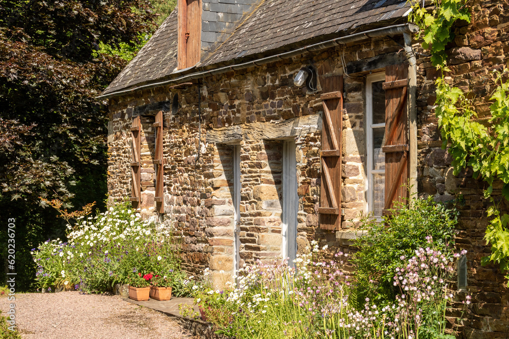 Maison traditionnelle de Suisse Normande, en pierre locale Stock Photo ...