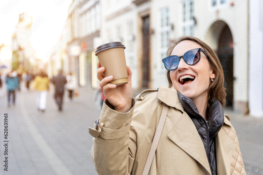 Portrait young beautiful happy smiling woman drinking coffee to go tea ...