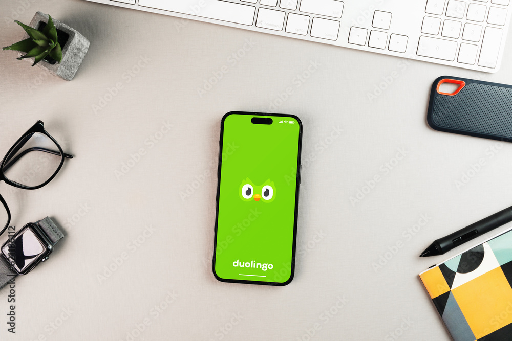 Foto de Duolingo language-learning app on the smartphone iPhone 14 Pro ...