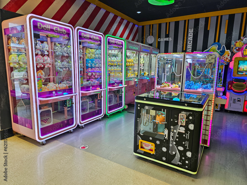 Doll Claw Crane Machine Coin Operated Play Game, Plush toys Claw ...