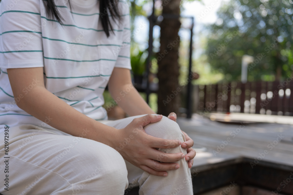 Asia female athlete or spot woman having knee injury due to ligament ...