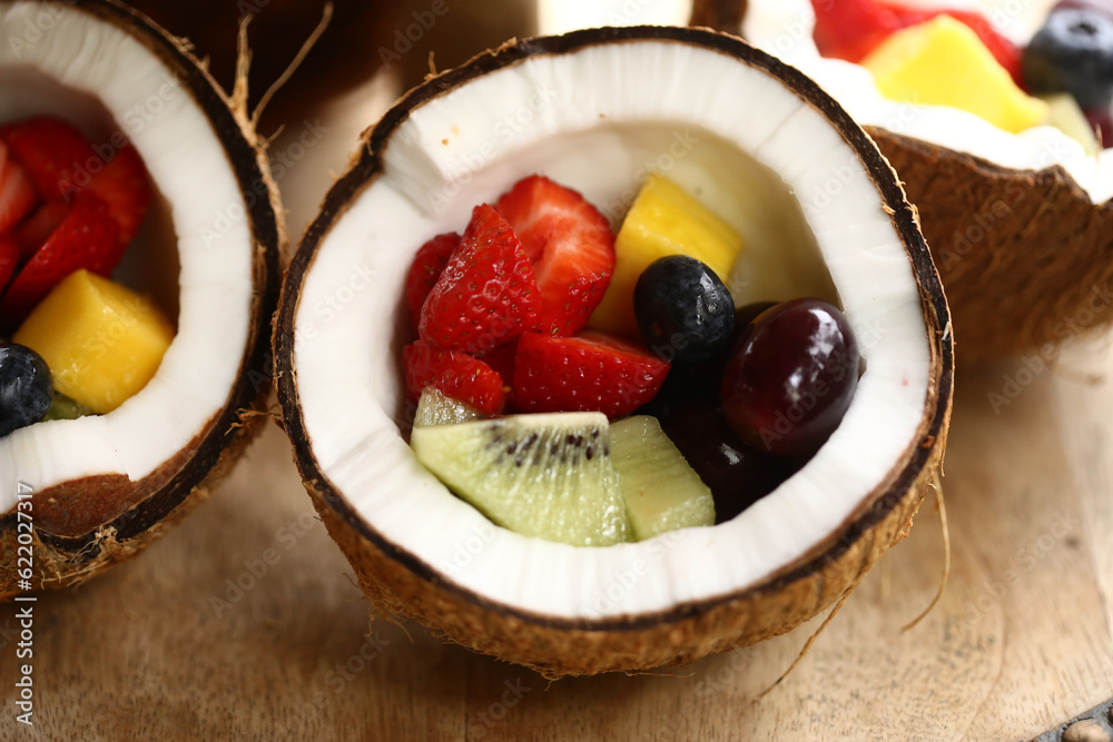 Foto de Uma explosão de cores e sabores: uma salada de frutas ...