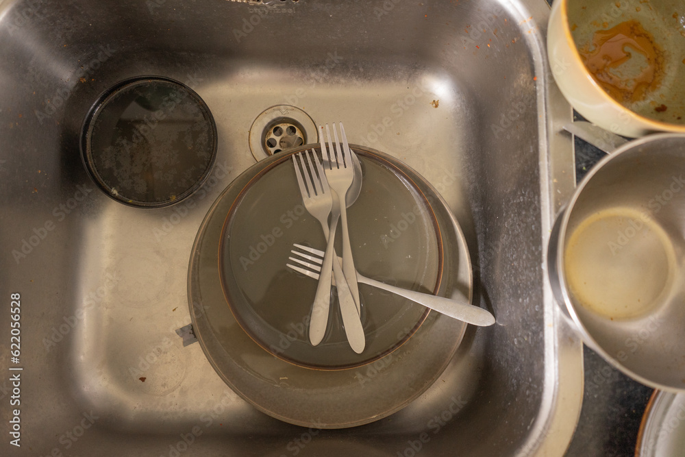 Pile of dirty dishes in sink in messy kitchen, washing dishes Stock ...