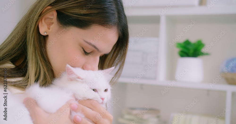 Foto de Portrait cute pretty young beautiful woman hugging embrace cute ...