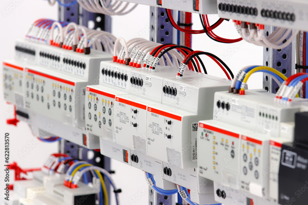 Foto de A relay module from ABB for controlling loads via the KNX data ...