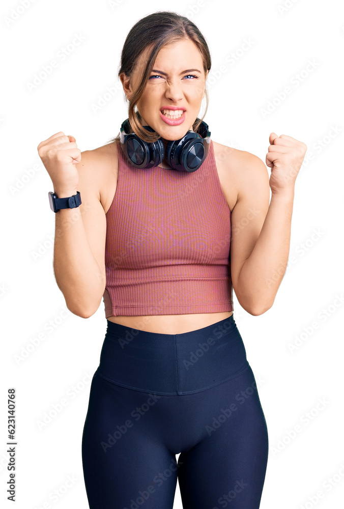 Beautiful caucasian young woman wearing gym clothes and using ...