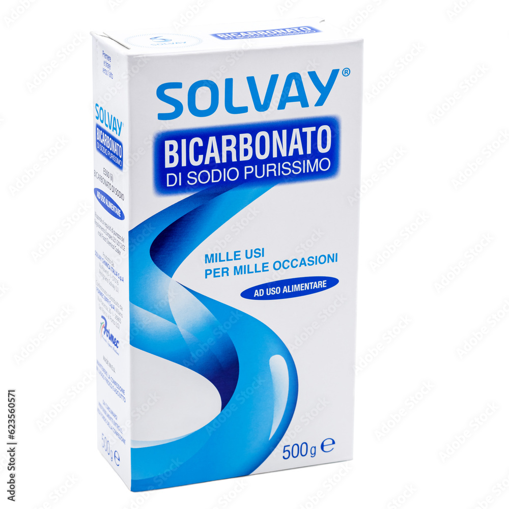 Solvay Bicarbonato di sodio purissimo,packet of pure baking soda ...