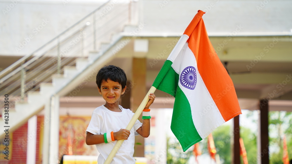 Cute little boy holding Indian flag in his hands and smiling ...