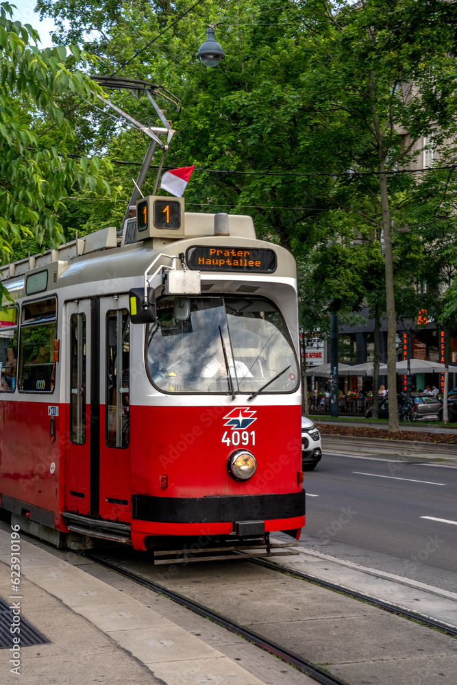 Foto de Vienna, AT – June 9, 2023 -Vertical view of the red and white ...