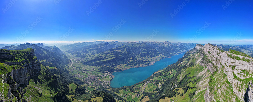 St. Gallen, Schweiz: Panorama von oben um den Walensee Stock Photo ...