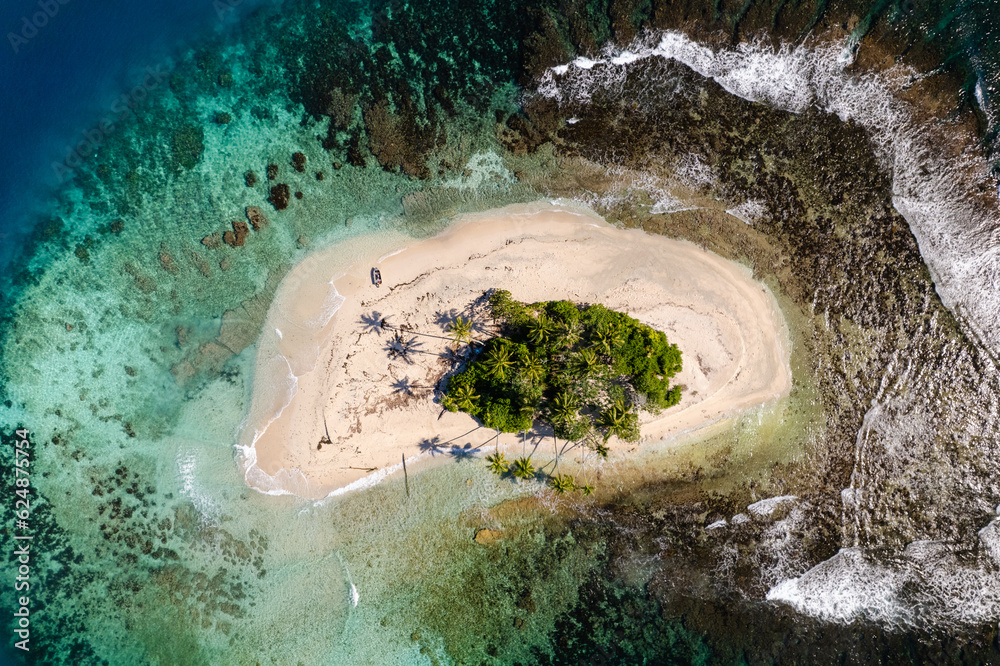 Isla desierta remota oceano pacifico polynesia francesa palmeras ...